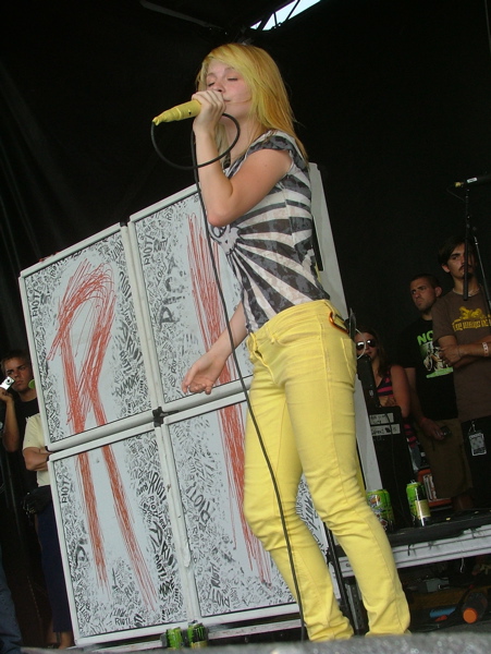 Photos: Paramore - Warped Tour 2007 | Stars and Scars